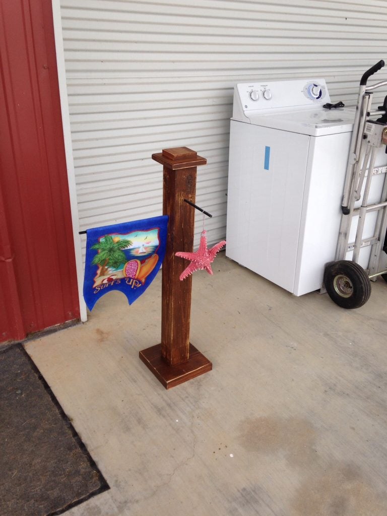 Flag post - Shanty 2 Chic