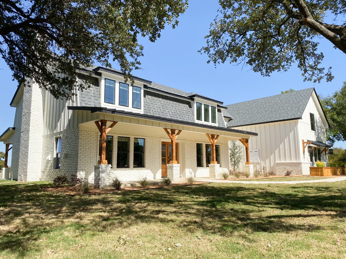 DIY Farmhouse Pedestal Table - Free Plans & Video Tutorial