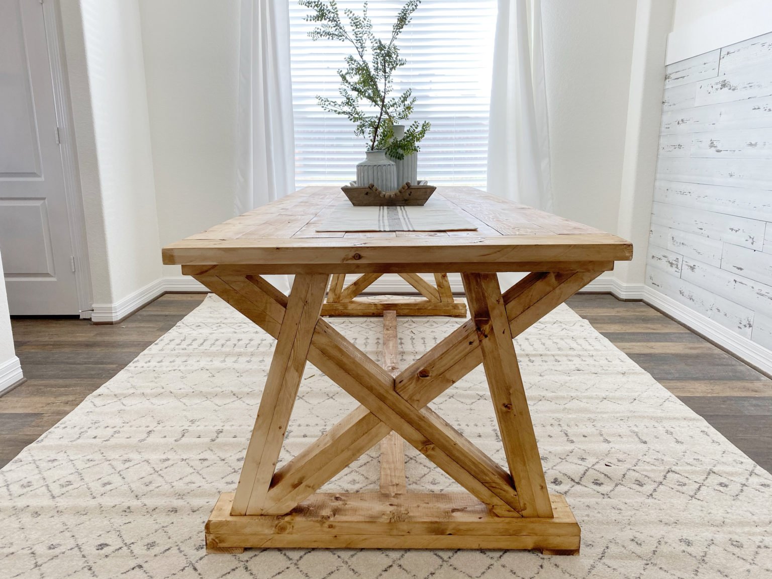 25+ Free DIY Dining Table Plans (Farmhouse, Modern, Round & More ...