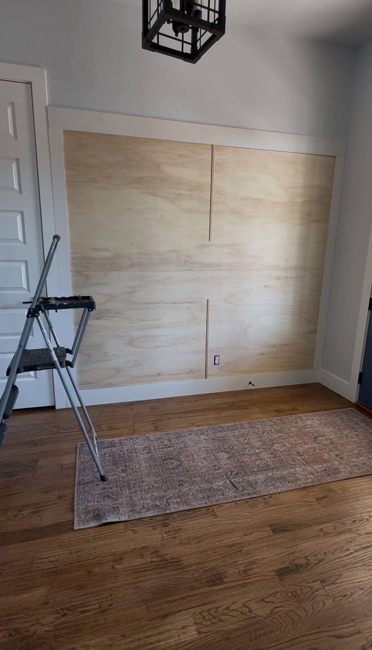 Renter-Friendly Modern Accent Wall: No Glue, No Screws DIY Tutorial ...