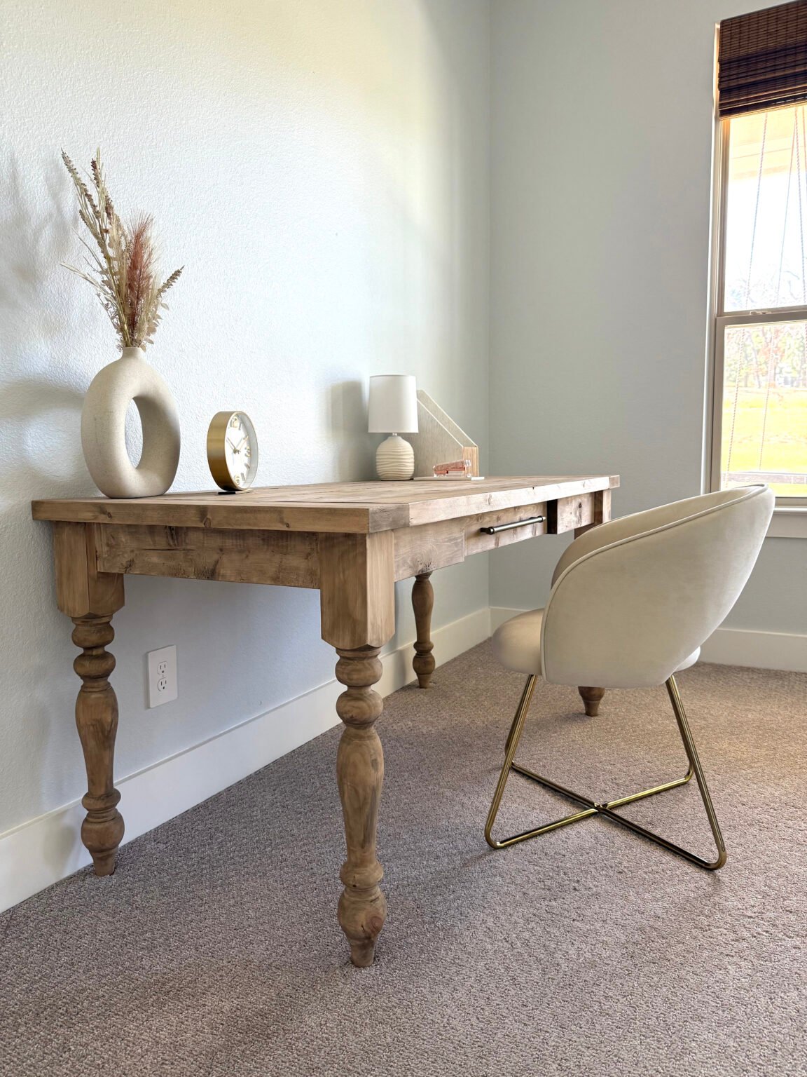 DIY Farmhouse Desk with Drawer - Free DIY Desk Plans, Video & Diagrams ...